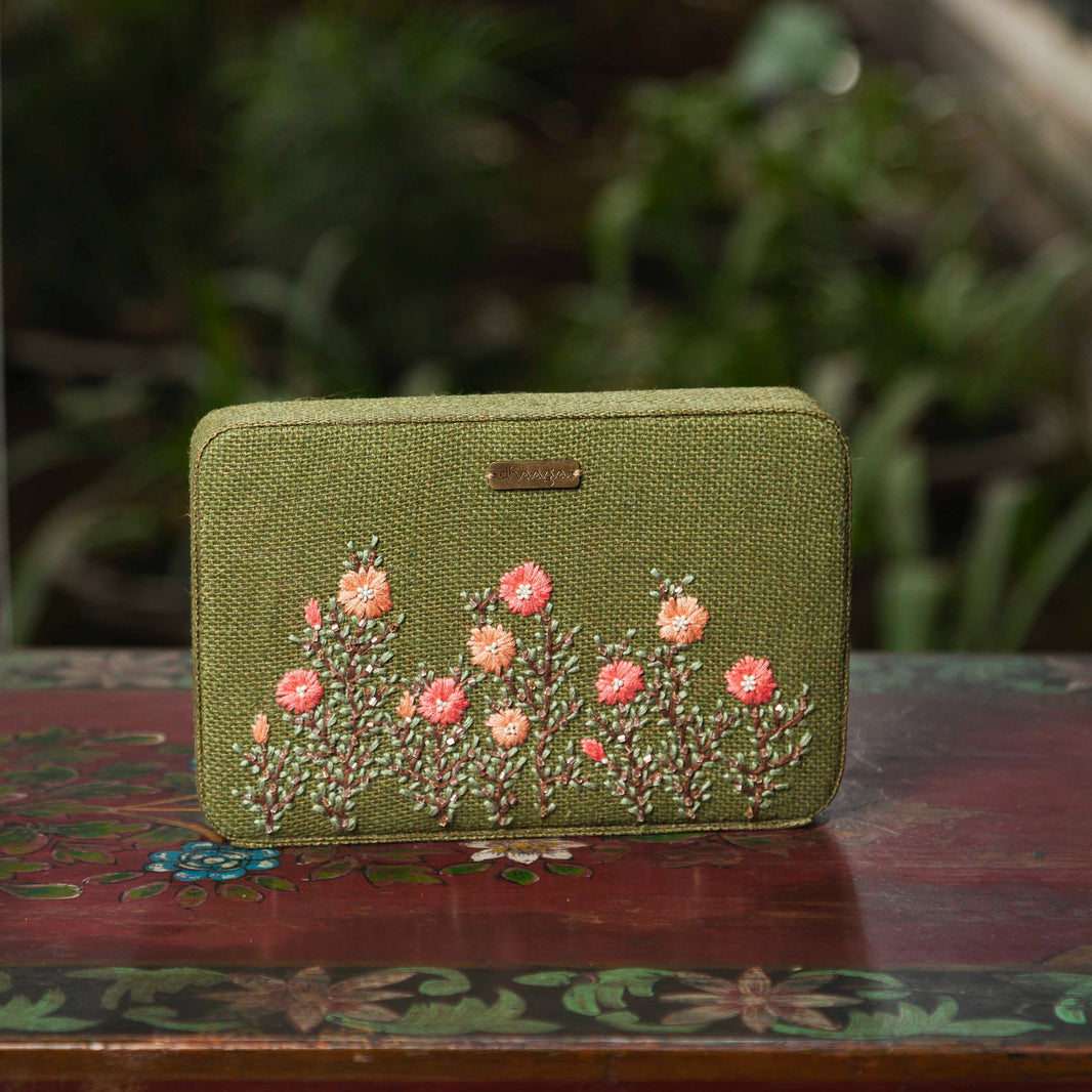 Discover a Stylish Range of Box Clutch Purses & Bags Online in India ...